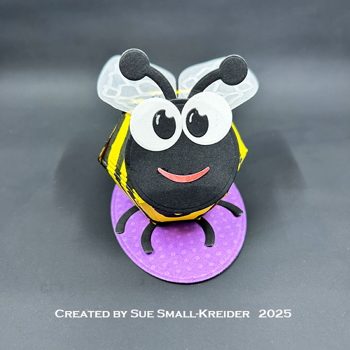 Bee Pop-Up In A Flower Card – Ully Cat's World